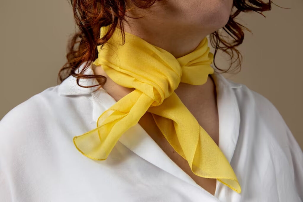 Les 3 nœuds les plus utilisés pour nouer un foulard en soie